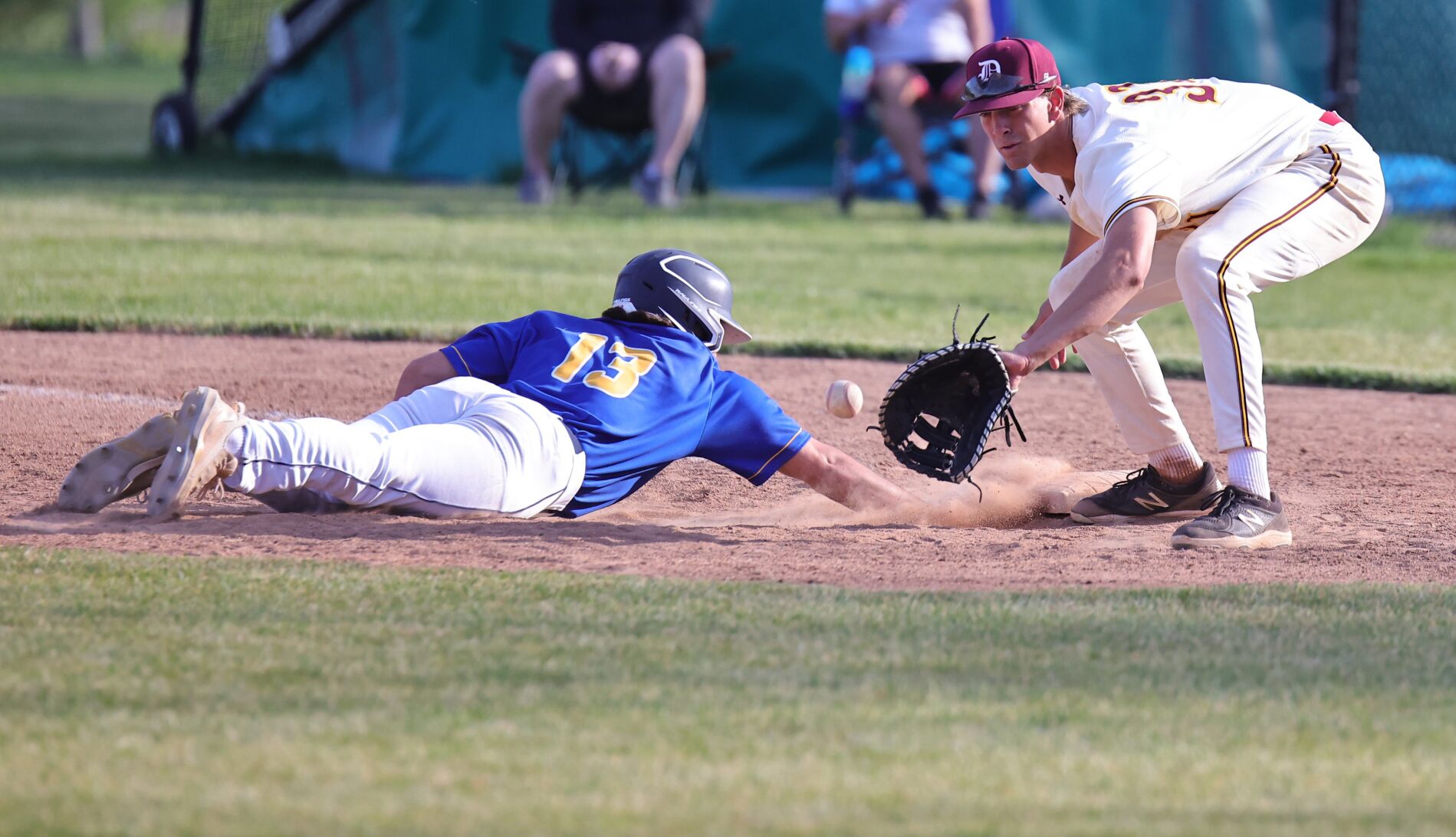 De Smet shakes off early deficit, beats Seckman to get back on winning ...