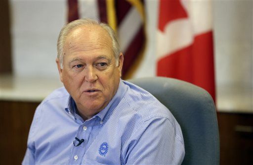 UAW president cautions on GM share buyback proposal