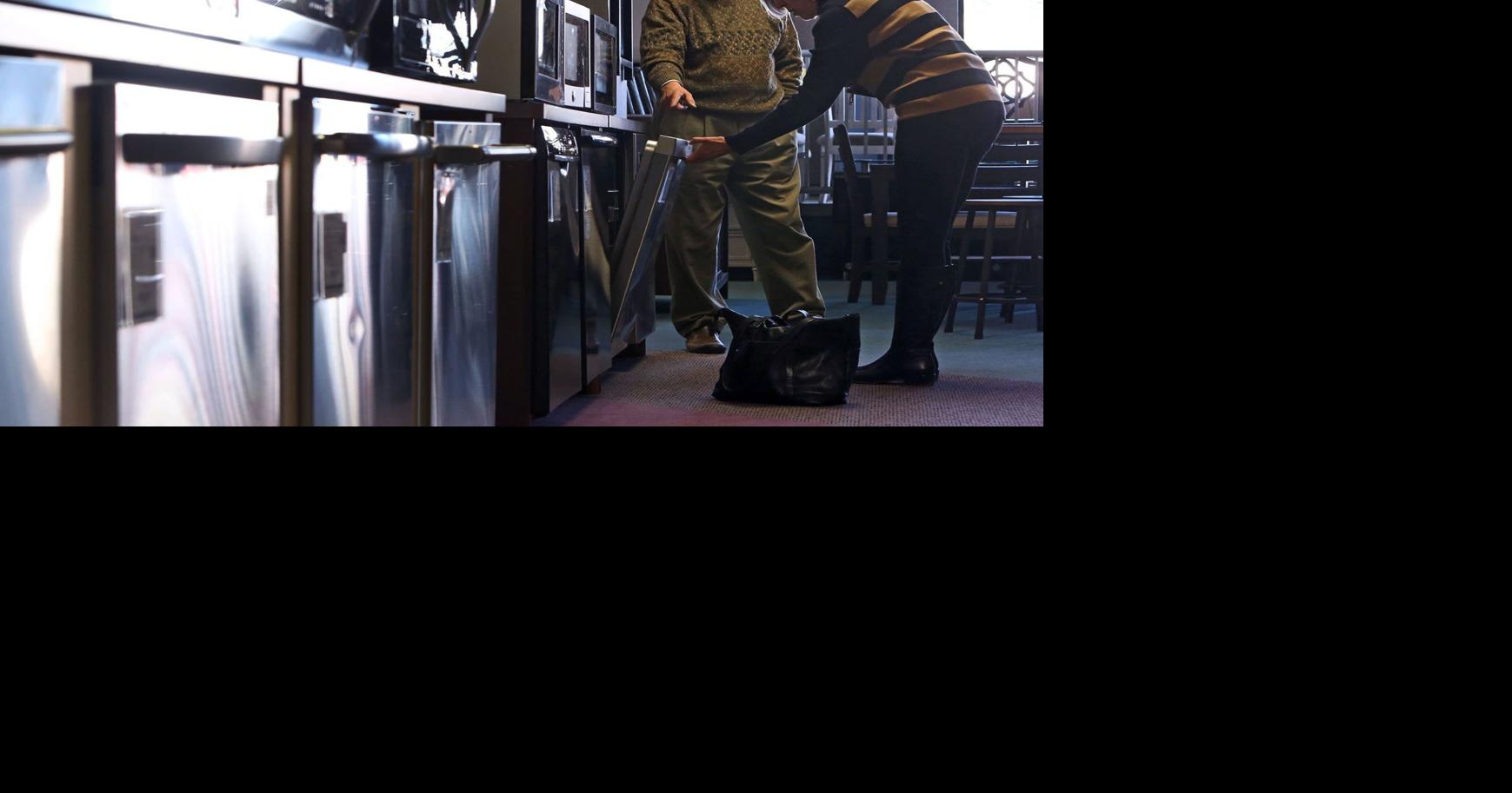 Goedeker family backs new CEO amid board battle