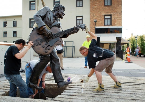Chuck Berry (the statue) arrives at the Loop