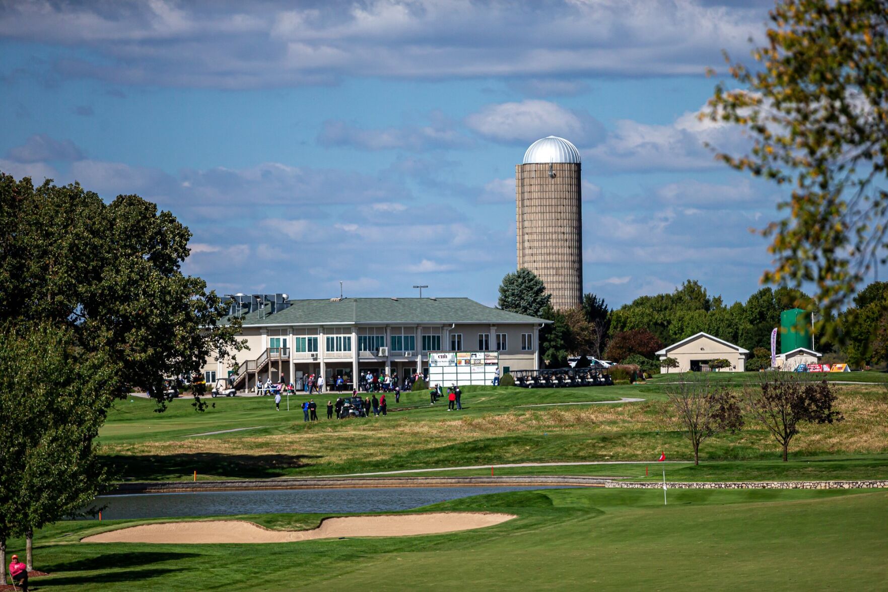 Eureka's Emma Parker tied atop Class 4 leaderboard; Viz holds slim lead ...