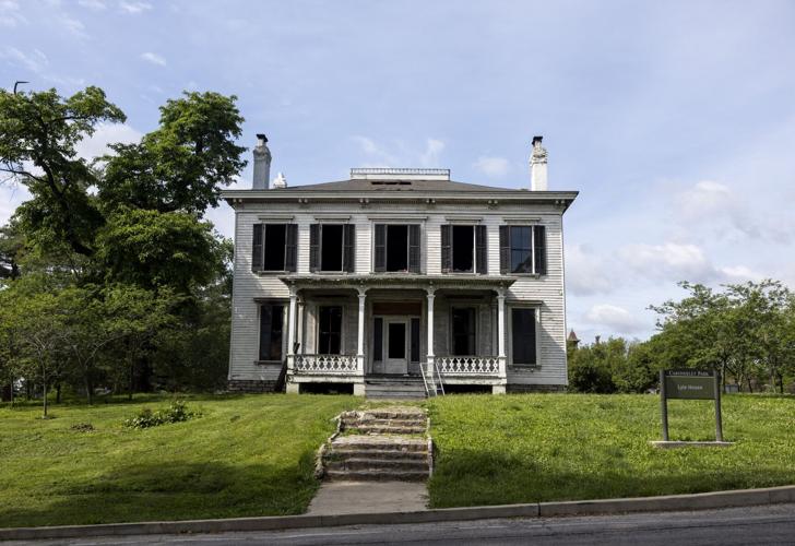 Fire damages historic Lyle Mansion in Carondelet Park