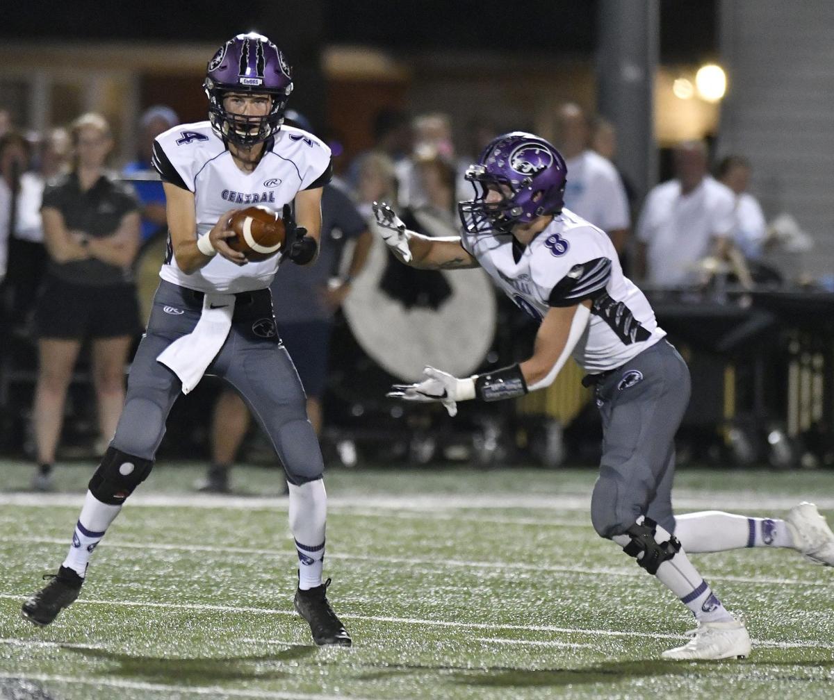 Napovanice leads Mater Dei to Milk Bowl victory over Breese Central