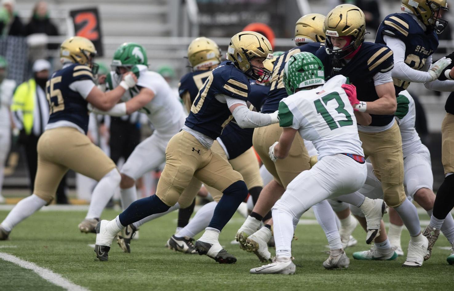 Blair Oaks overpowers St. Pius X in Class 2 football state championship ...