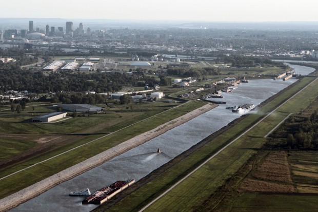 Barges backing up near Mississippi River lock