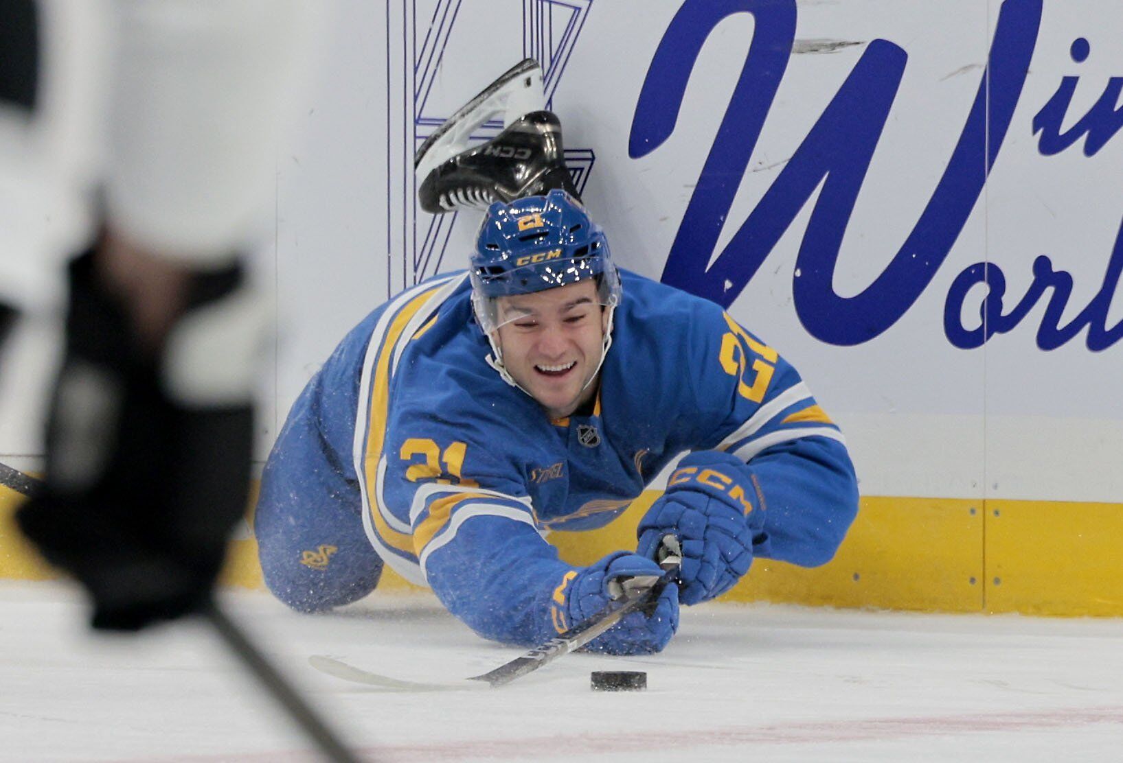 Blues lose 2-1 to Kings in overtime on power-play goal