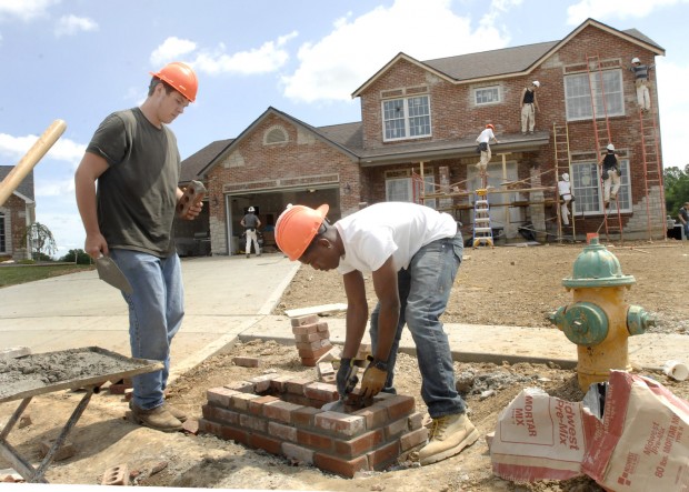 Student builders hope to hammer out careers