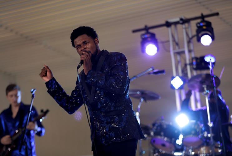 Little Dylan’s New Year's Eve show starts ‘nice and easy,’ and then ...