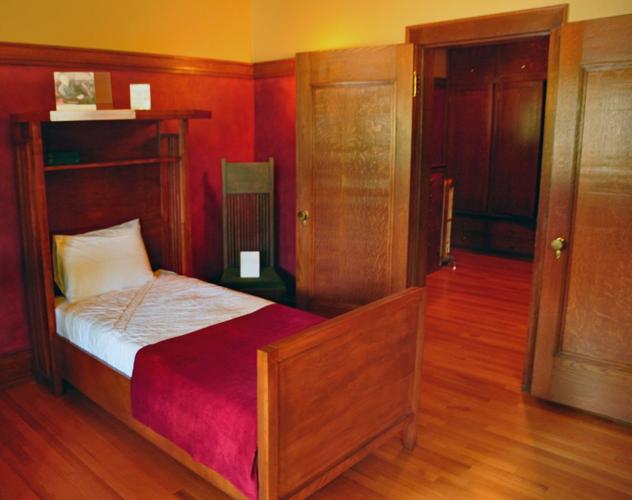 Prairie style bookends: Frank Lloyd Wright works in Kansas and Illinois