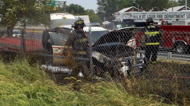 Police pursuit ends in crash, car fire on I-70 in St. Louis