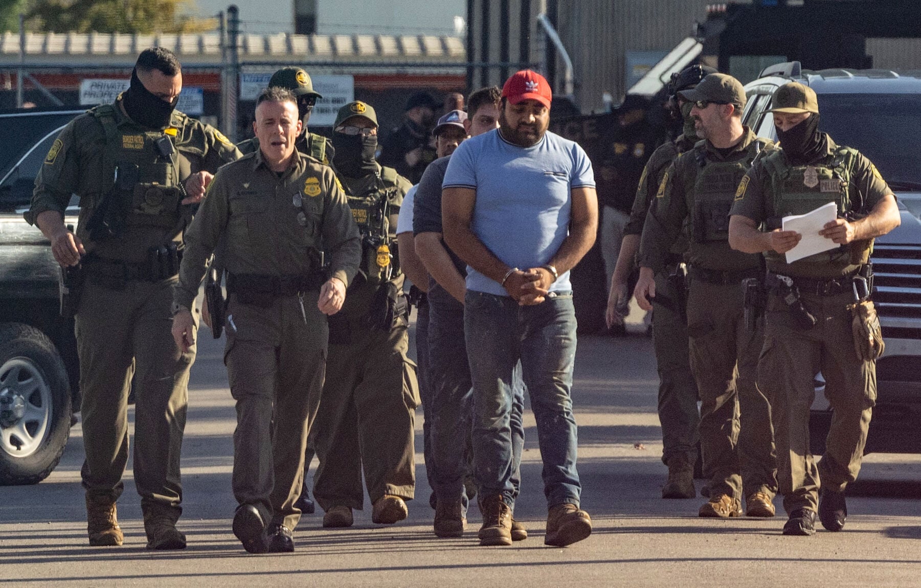 Judge in Chicago: No-warrant ICE arrests defied consent decree