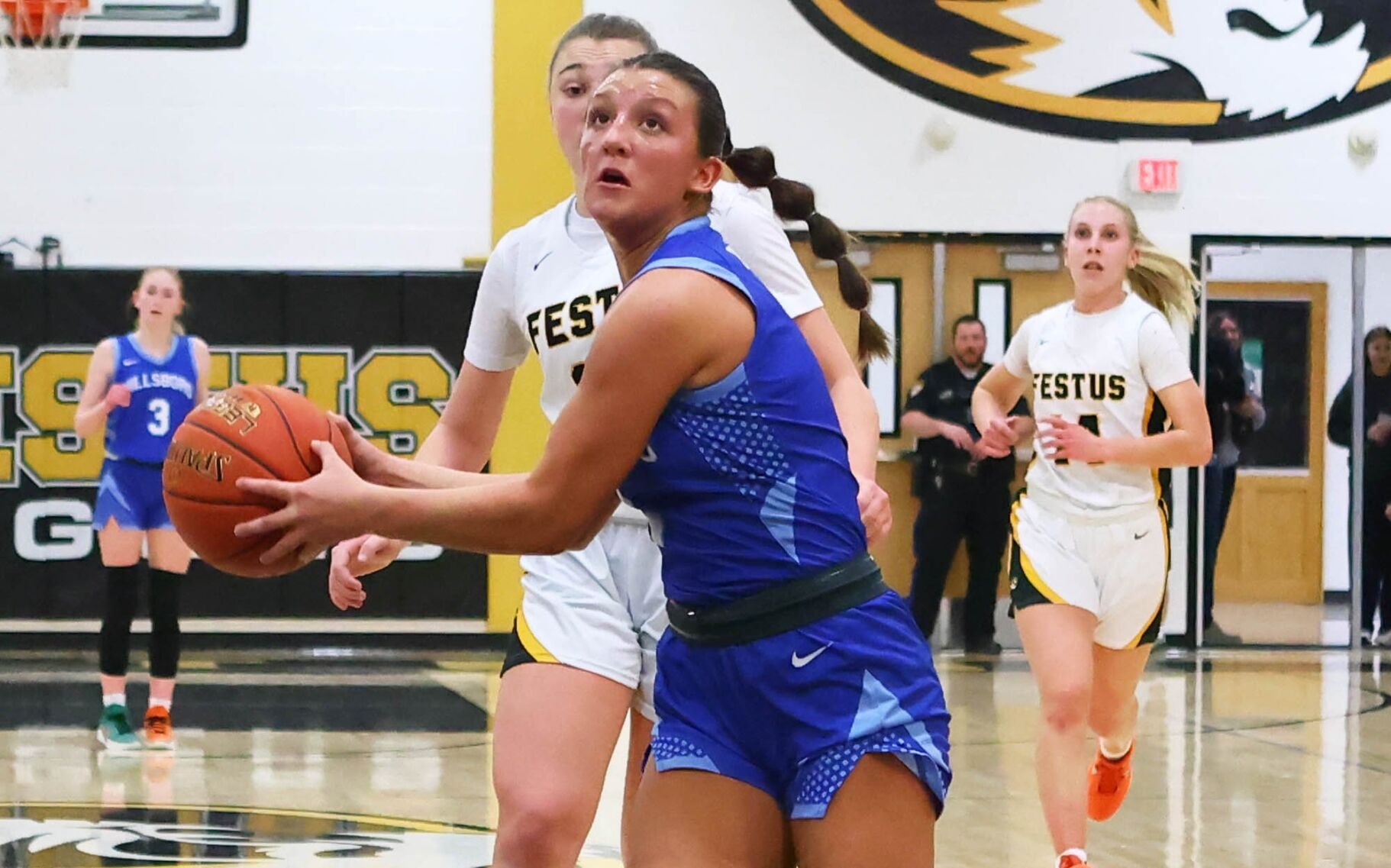 Carlie Galczynski powers up to help Hillsboro over Festus in Jefferson ...