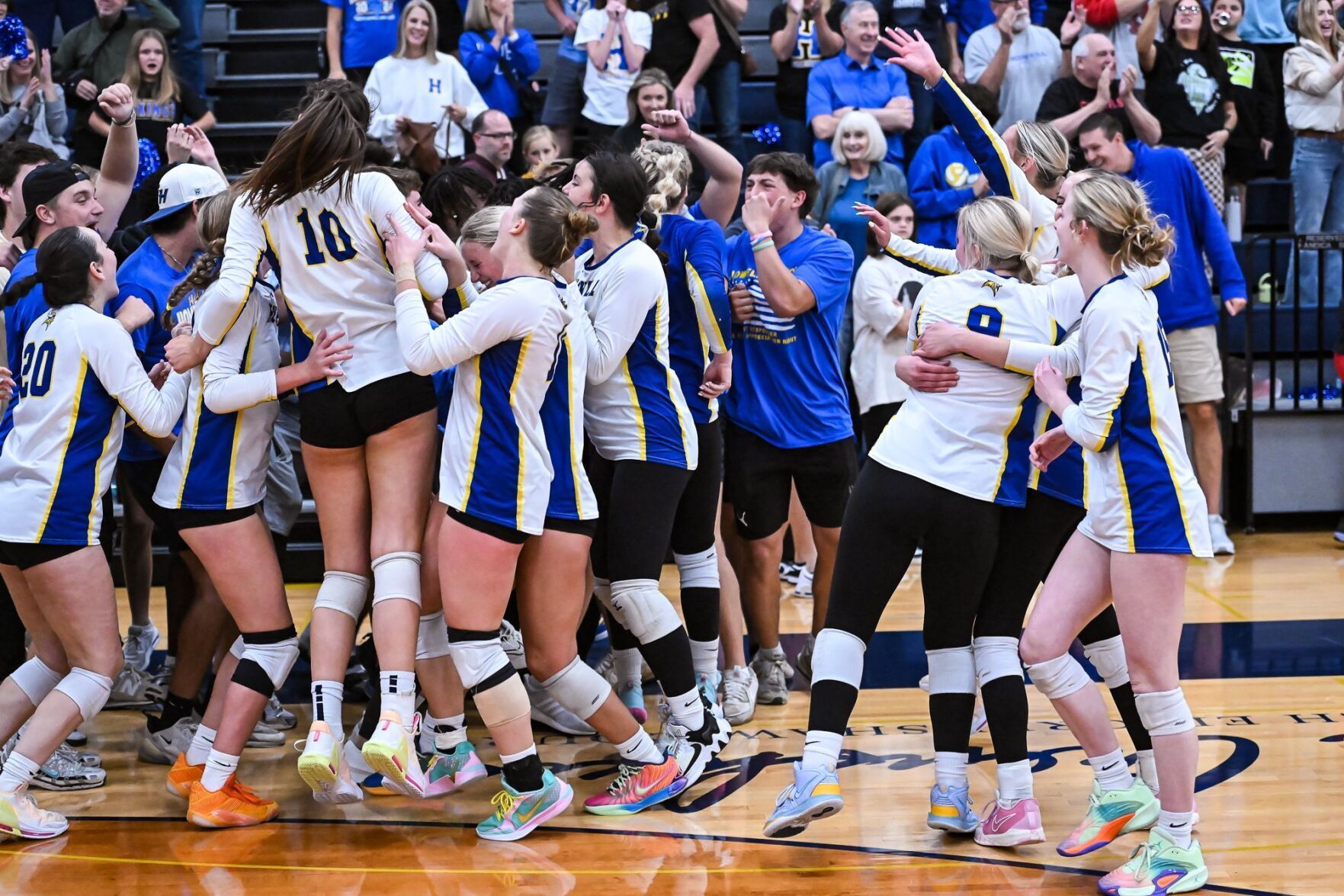 Francis Howell edges St. Dominic in 5-set thriller to claim Class 5 ...