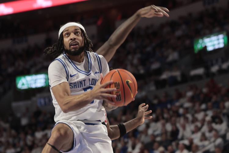 No. 21 SLU leaves no doubt, routs Dayton, wins 15th straight