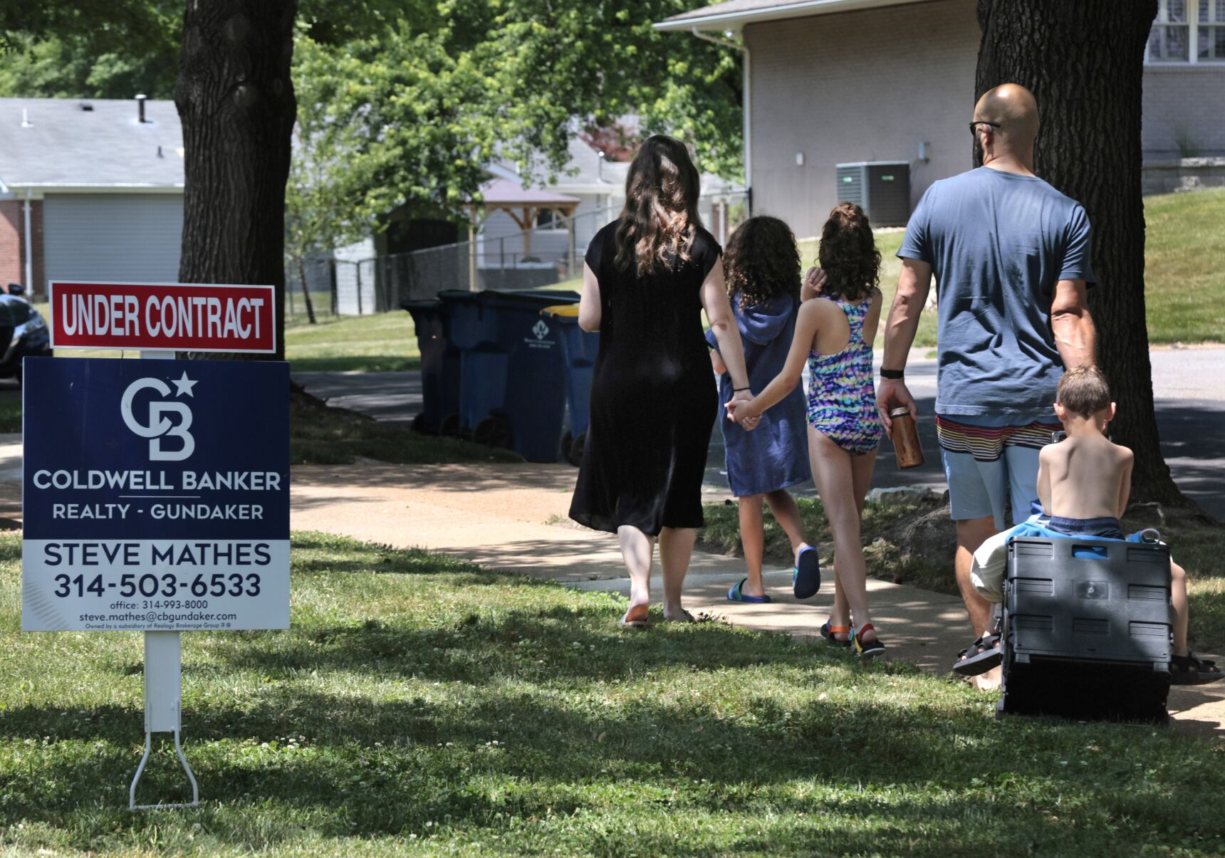 Missouri families with transgender kids pull up stakes as treatment ban ...