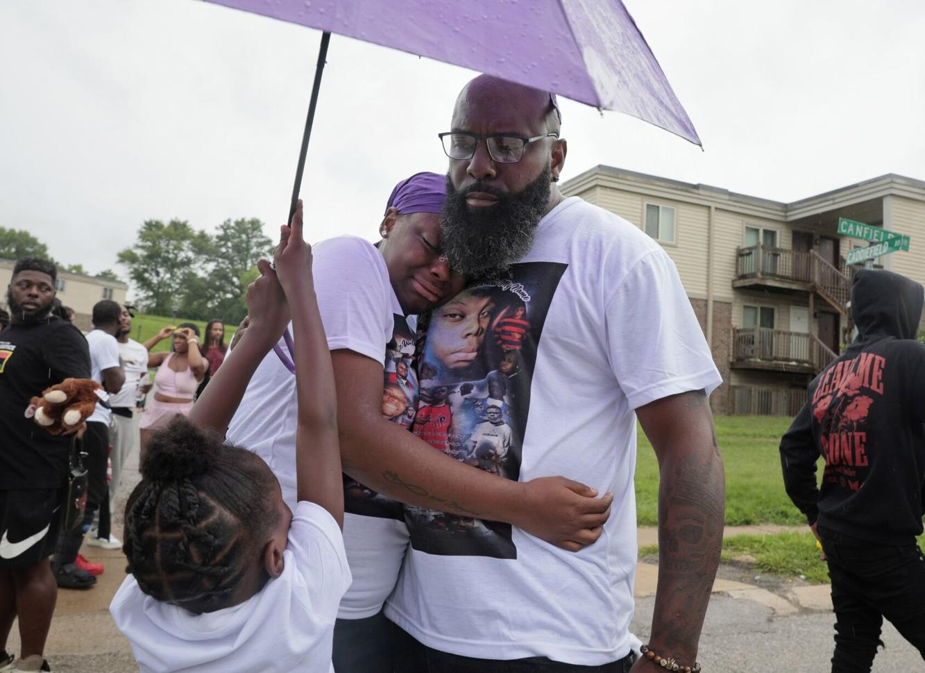 Photos: Michael Brown remembered on Canfield Drive on 9th anniversary ...