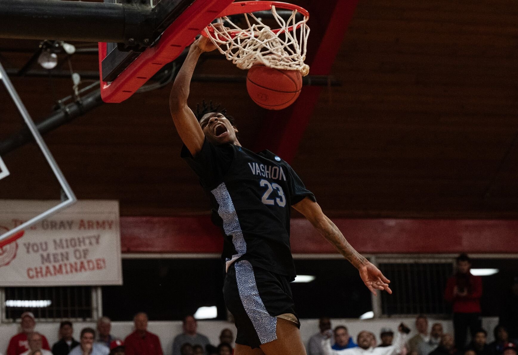 Vashon roars past Chaminade in powerhouse battle to wrap up regular season