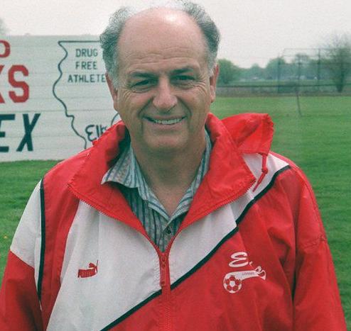 Metro East soccer pioneer Ruben Mendoza being lauded with statue