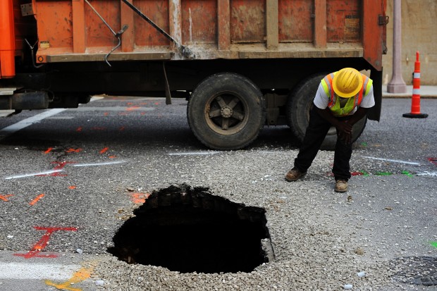 Hole in St. Louis street closes downtown intersection for days
