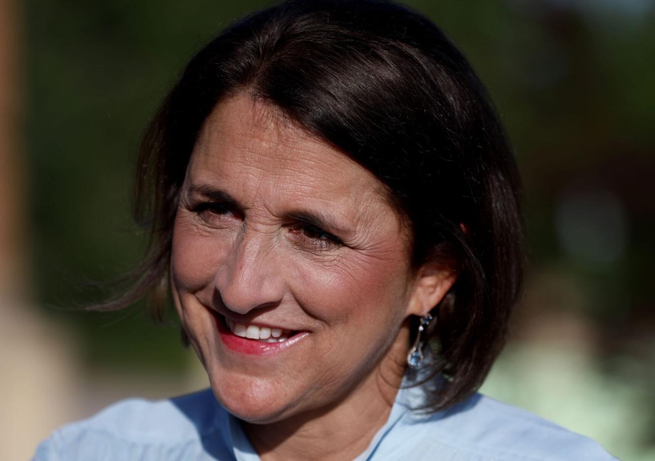 Jane Dueker officially back as lobbyist for police officer unions