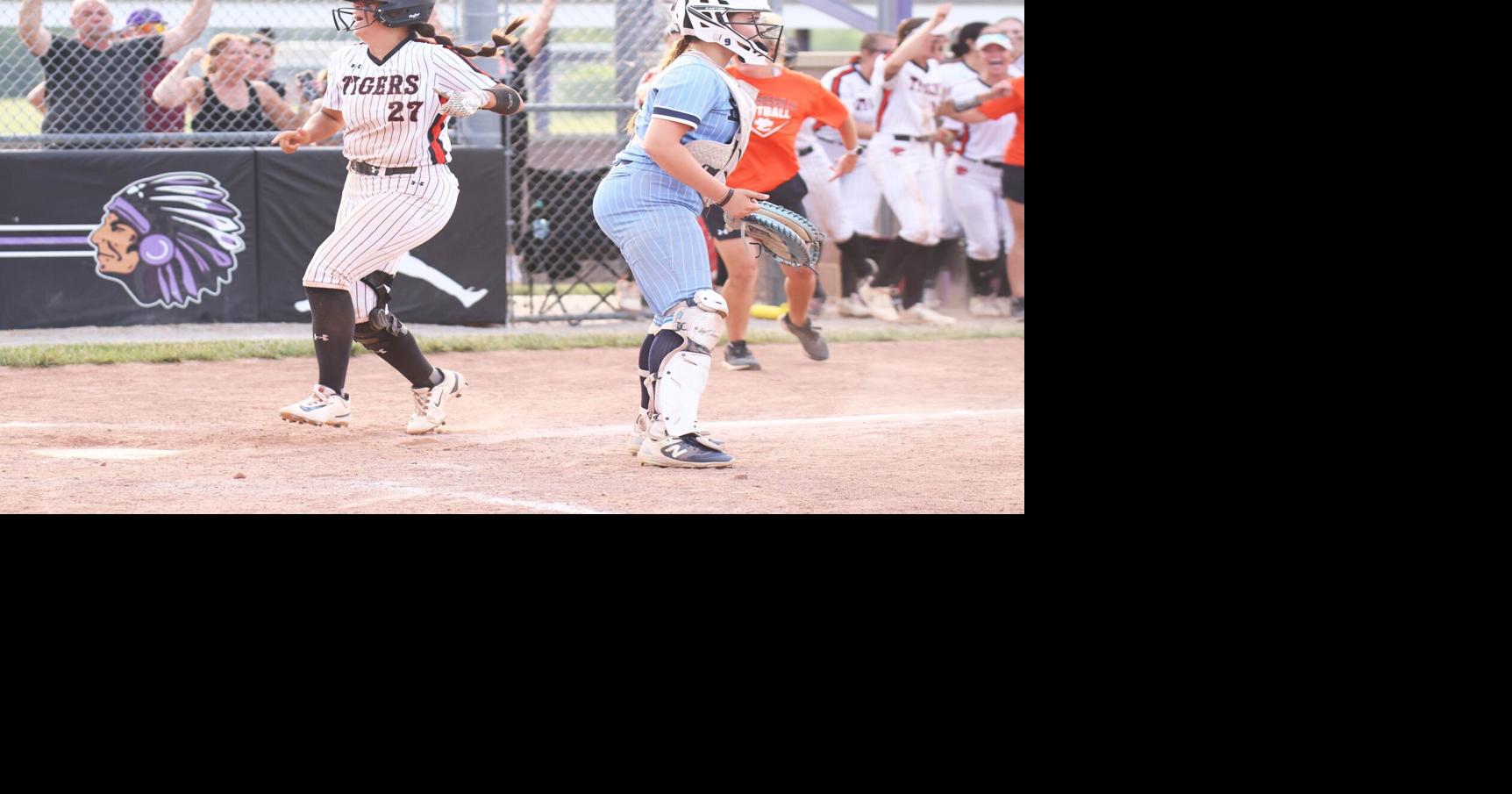 Remy Werden's walk-off hit propels Edwardsville past Belleville East in ...
