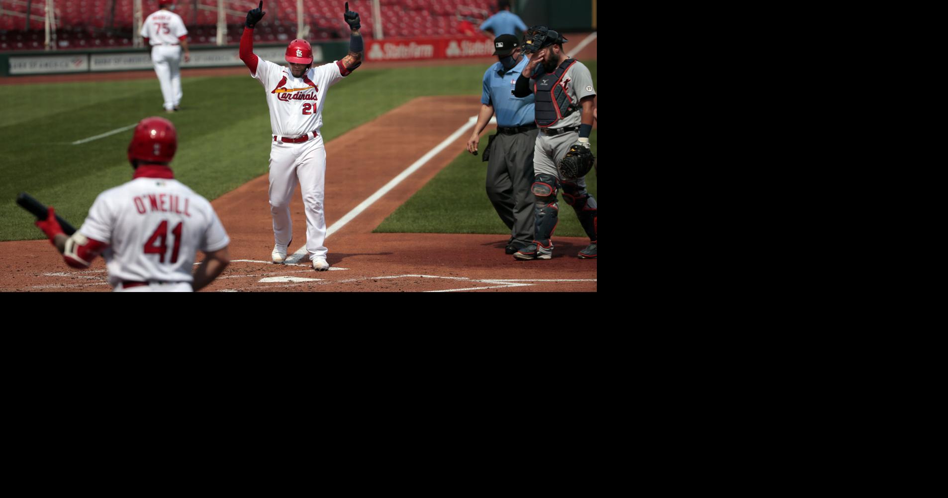 Molina honors Clemente by wearing No. 21, smacking a homer