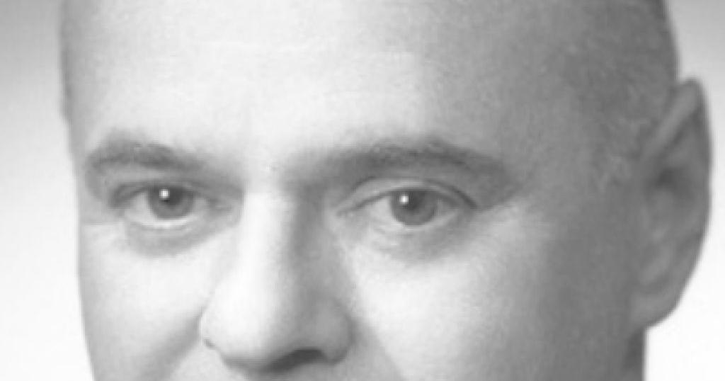 Bernie Ross dies; he opened integrated restaurant here after World War II