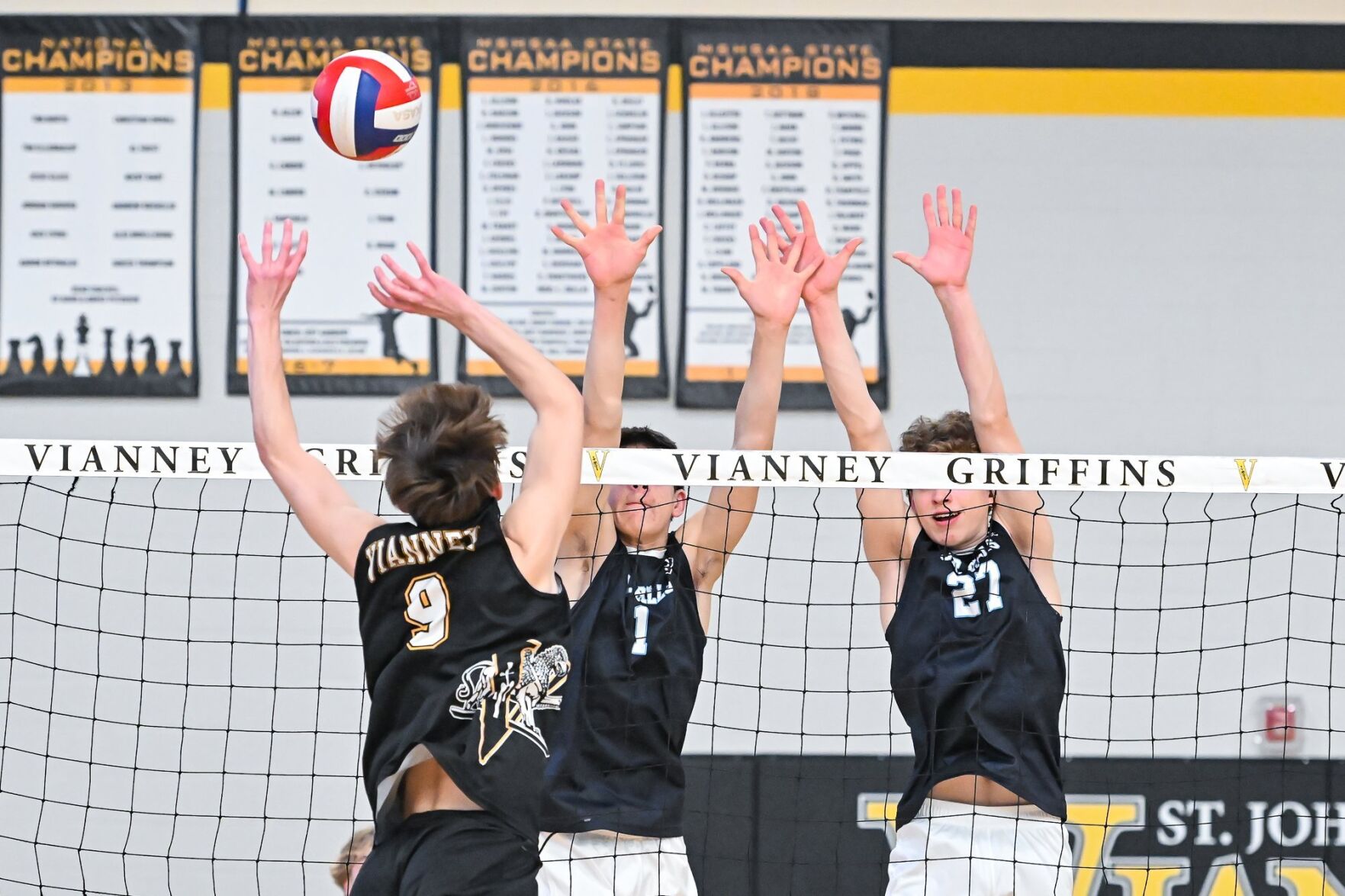 SLUH improves to 10-0 with MCC sweep of Vianney