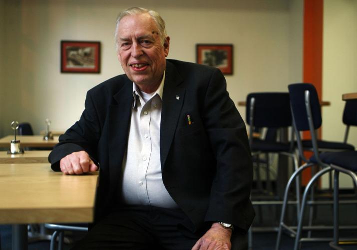 Fred Teutenberg dies; he appeared in TV ads with a big yellow chicken