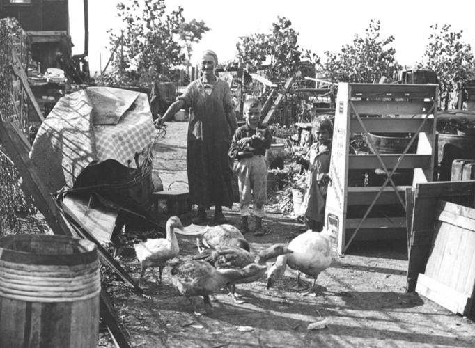 5,000 move to shacks on Mississippi during Great Depression