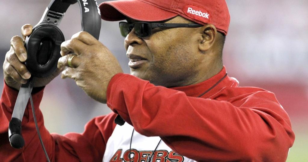 Rams interview Mike Singletary