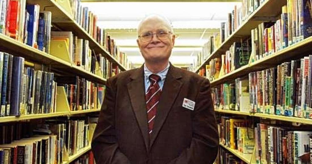 Longtime library director to retire