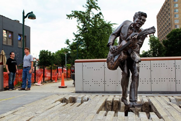 Chuck Berry (the statue) arrives at the Loop
