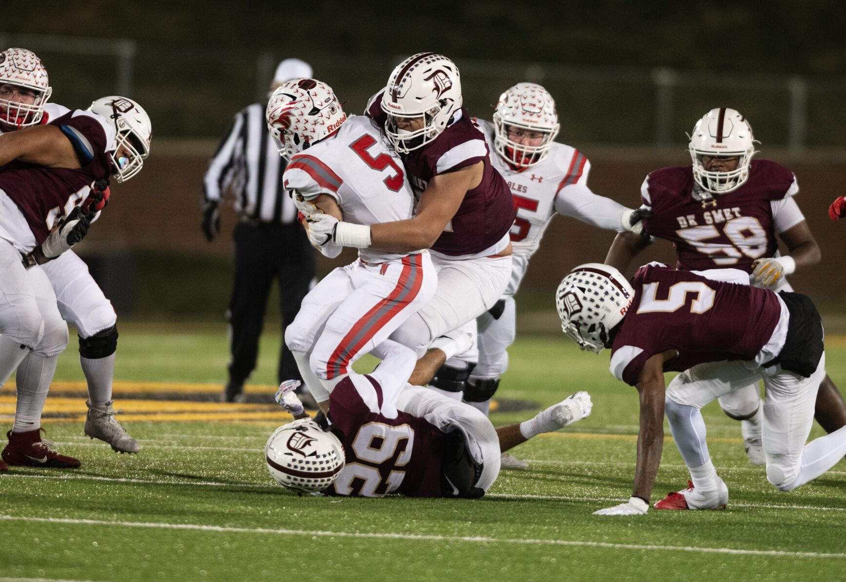 'Strong, fast, big and smart.' De Smet's Titan Davis is the total ...