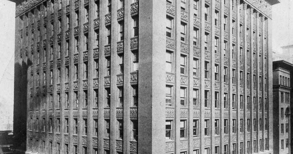 Wainwright Building serves as model for KU students