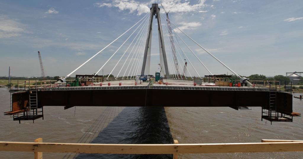 New Mississippi bridge is set to make ends meet