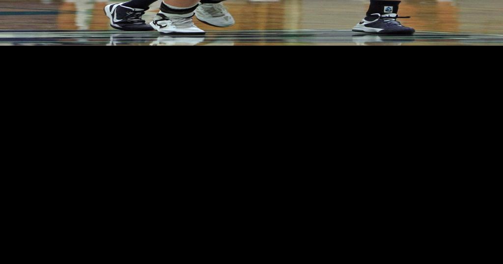 Marshall, Nerinx Hall show resolve in win over host Marquette in final