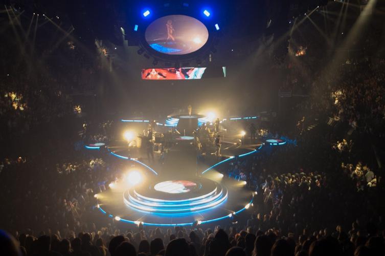 Carrie Underwood is confident and comfortable at Chaifetz concert