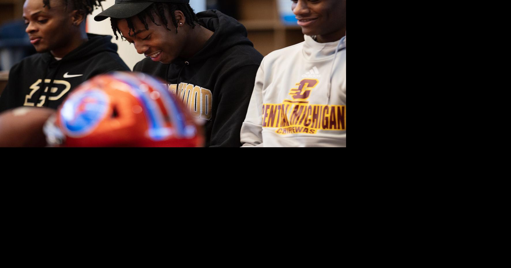 East St. Louis Signing