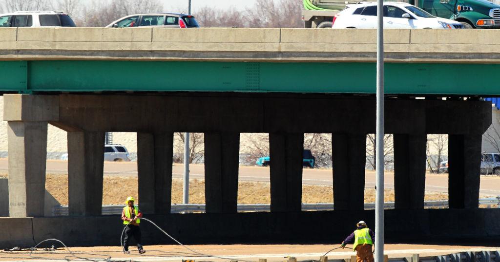 Traffic moving on Interstate 64 at Fairview Heights