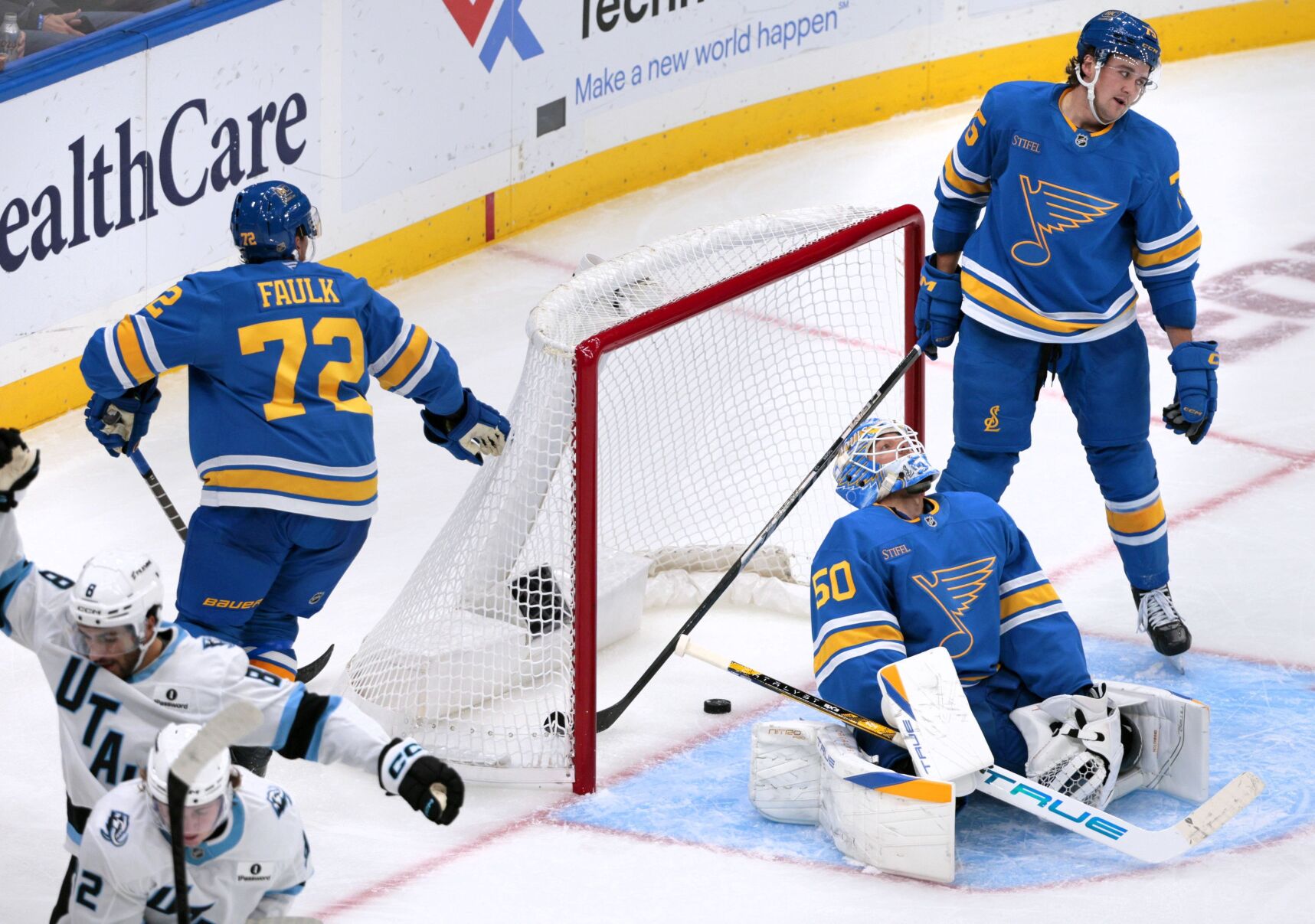 Another poor start costs Blues in 7-4 loss to Mammoth