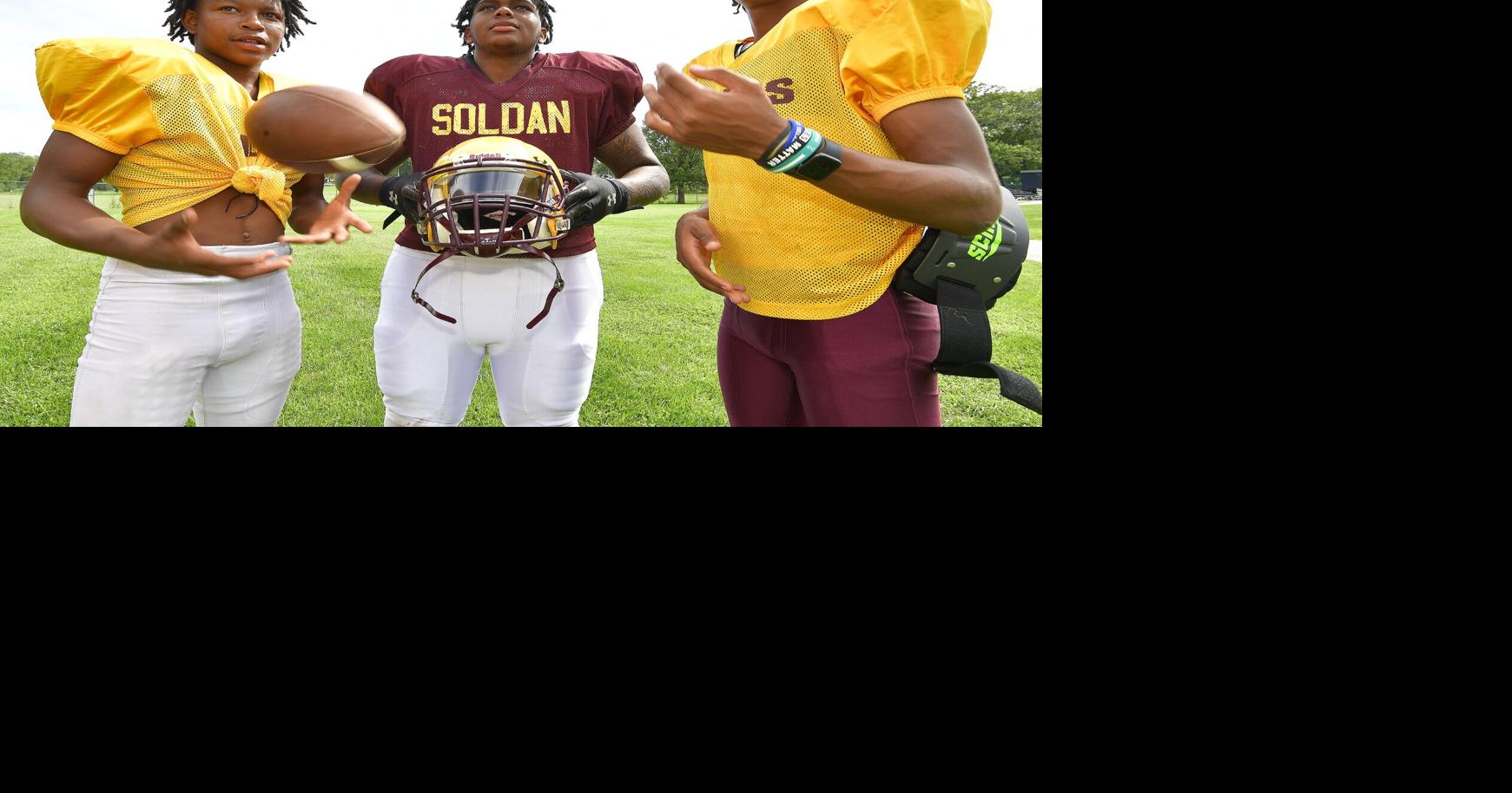 Football spotlight: Soldan seniors set tone with thrilling victory in ...