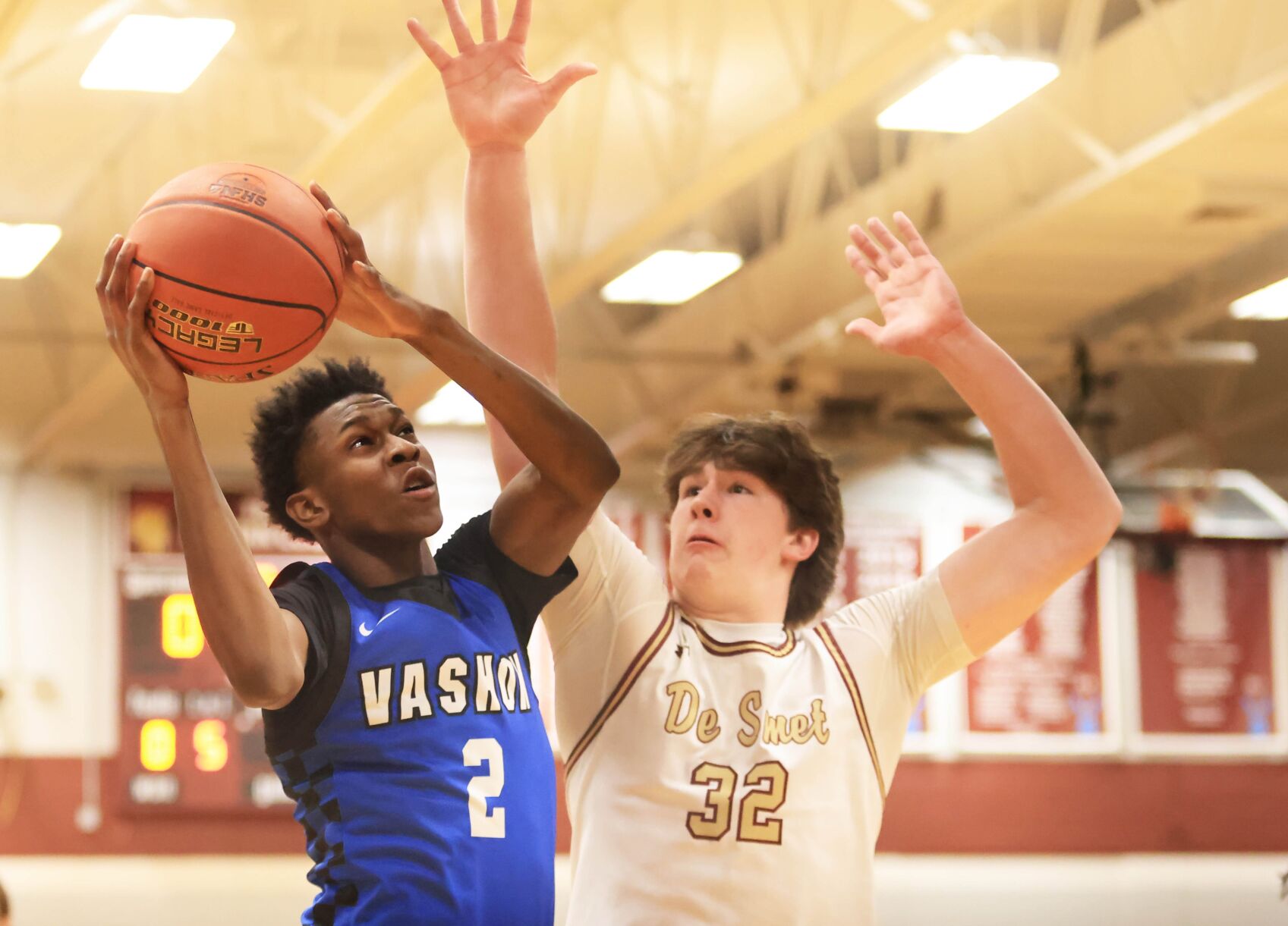 Vashon starts fast, rolls past De Smet in battle of area powers