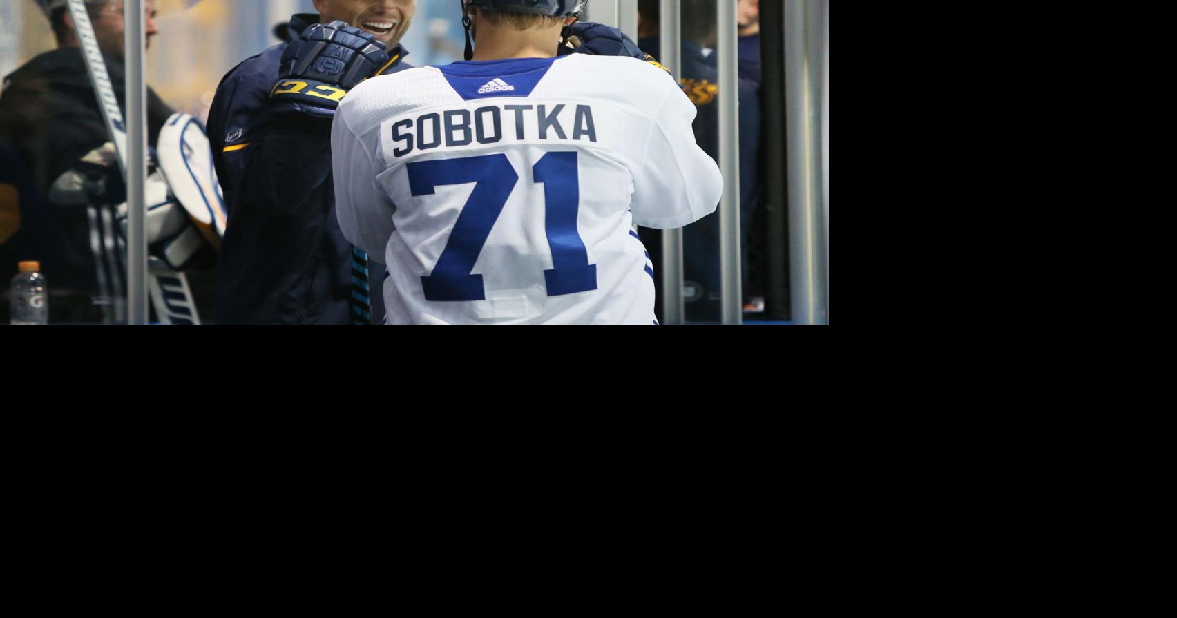 Blues Insider: Veteran sportswriter Jim Thomas is a stranger in a ...