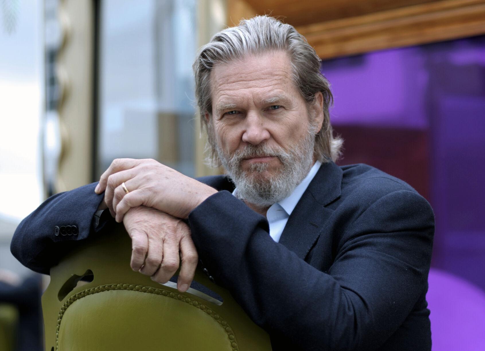 Actor Jeff Bridges gives update on cancer fight, thanks fans for support