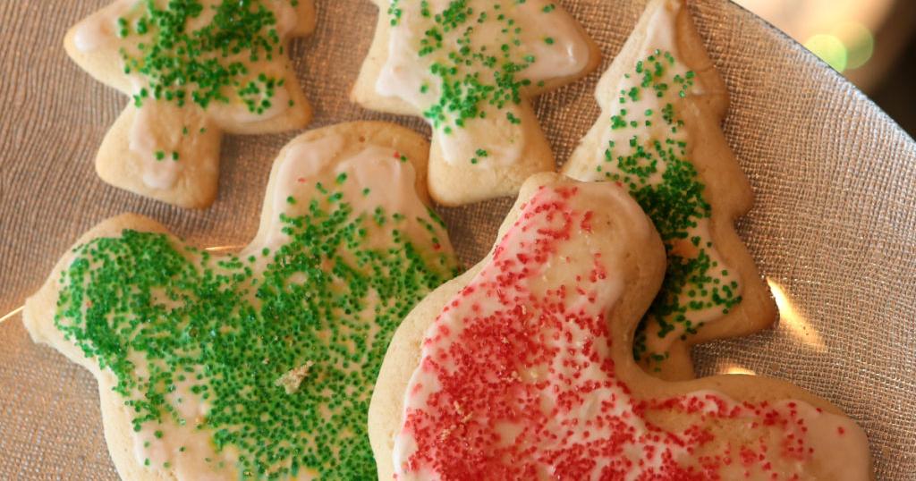 Hartshorn cookies have distinctive aroma while baking