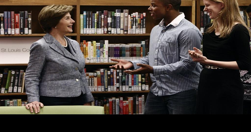 Laura Bush visits Bridgeton library teen center