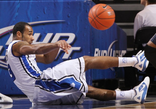 SLU's Mitchell breaks bone in left foot