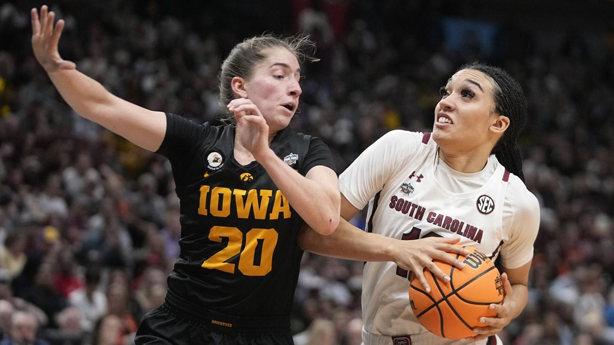 Edwardsville's Kate Martin will start for Iowa in Sunday's NCAA ...