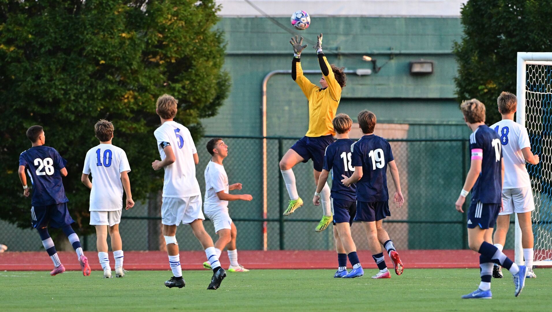 St. Louis High School Champions League, semifinal: SLUH 2, Ladue 0